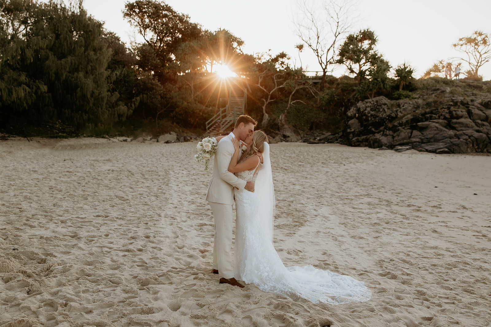 Elyse + Nathan – Whisky Bloom Weddings